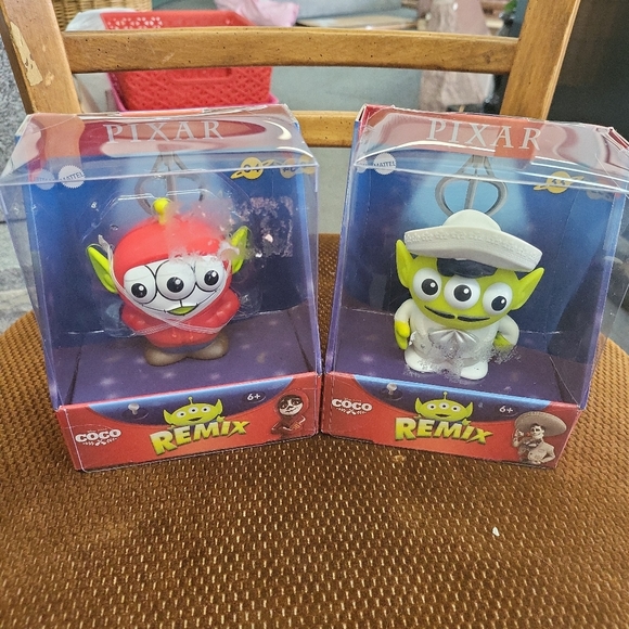 Disney | Toys | Nib Disney Pixar Alien Remix Vinyl Figures Coco 4 ...